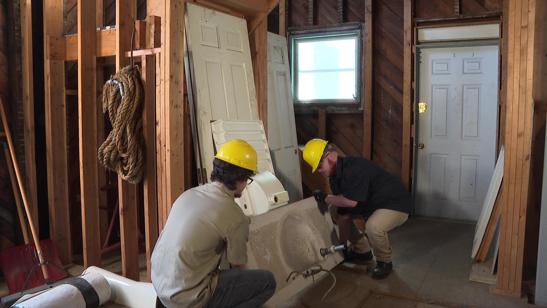 Safe Lifting in Construction Environments | Safety | Construction ...