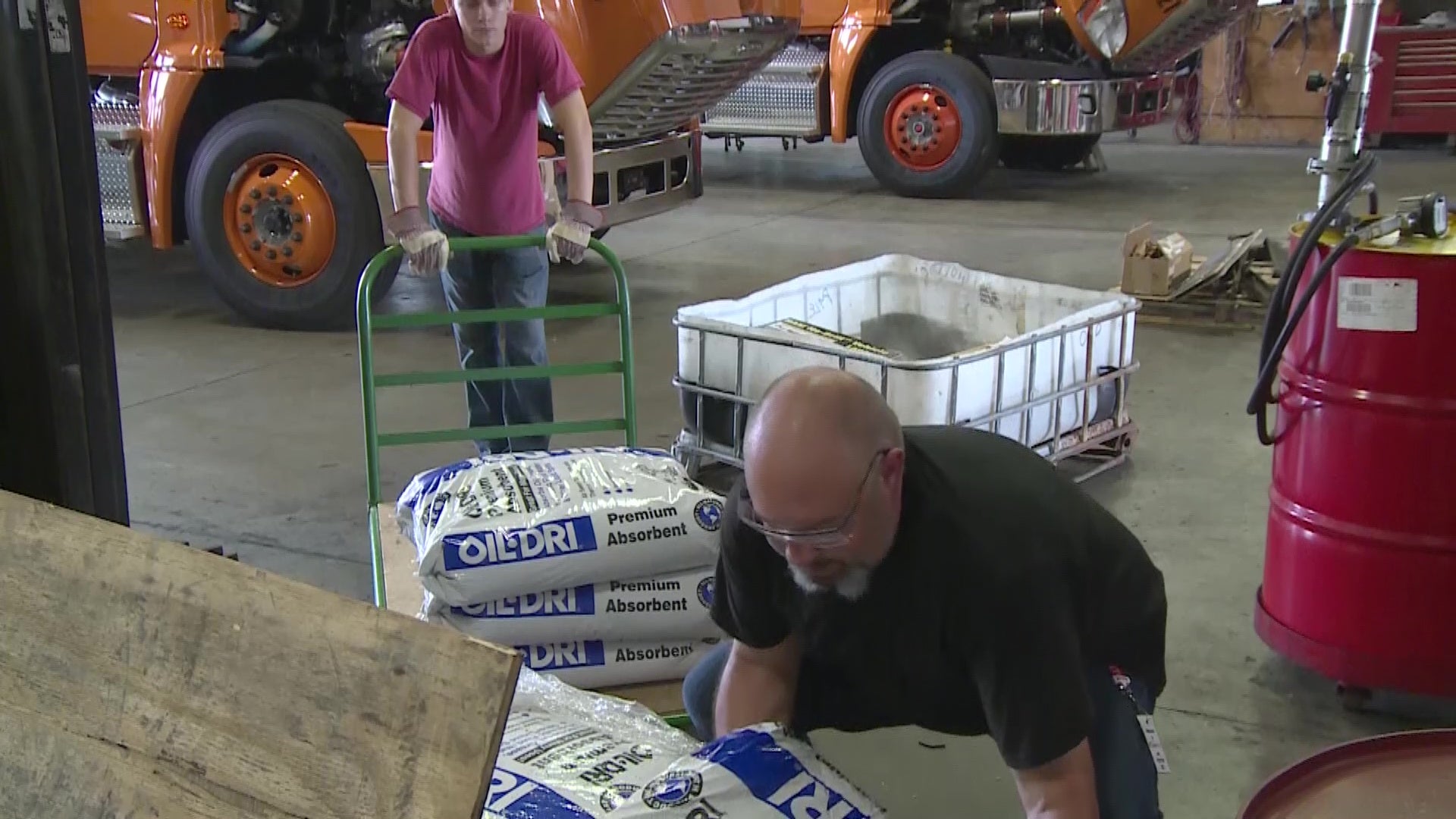 Safe Lifting | Safety | Workplace Safety | Back Injury Prevention ...