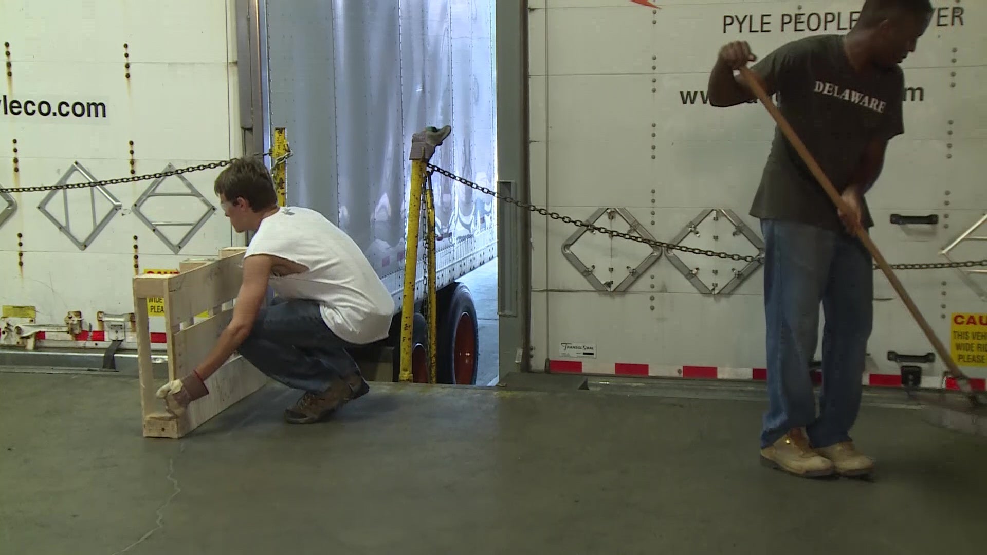 Safe Lifting in Transportation and Warehouse Environments | Safety ...