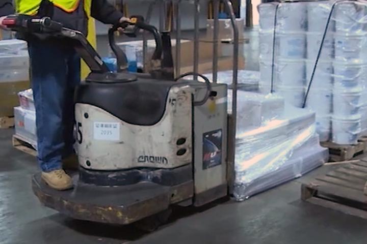 Motorized Pallet Truck Safety | Large Equipment Safety | Warehouse ...